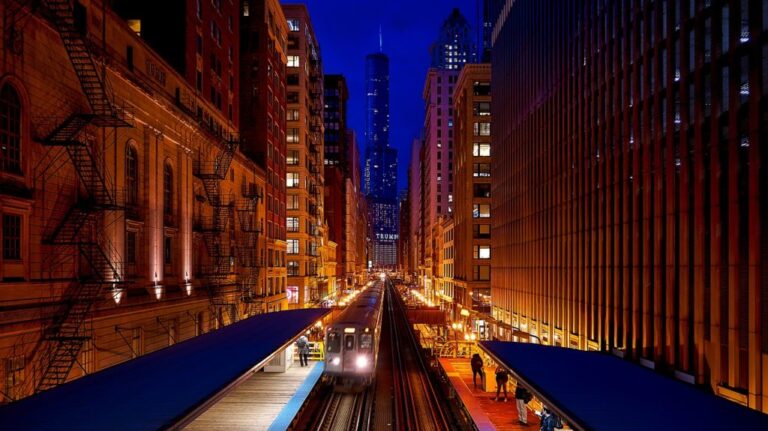 Guide to Riding Chicago's L Train System