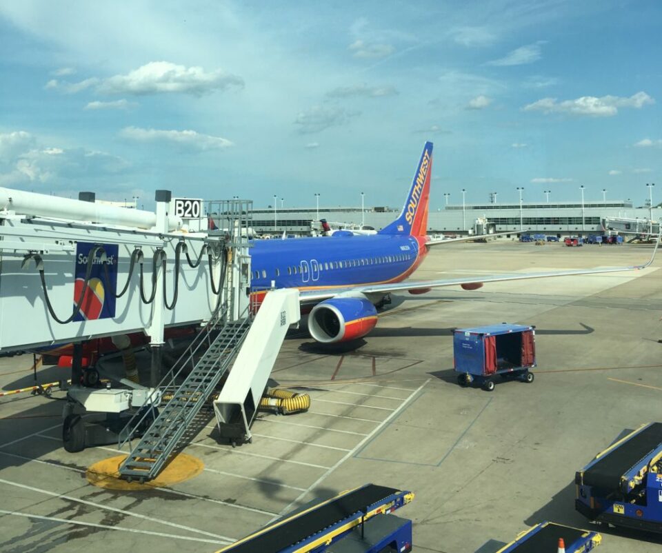 guide-to-chicago-L-train-system-midway-airport-1024x855 - Lattes and ...