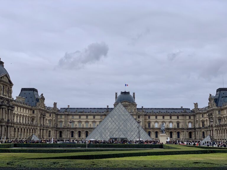 Walking in Paris — 5 perfect walks through Paris with maps