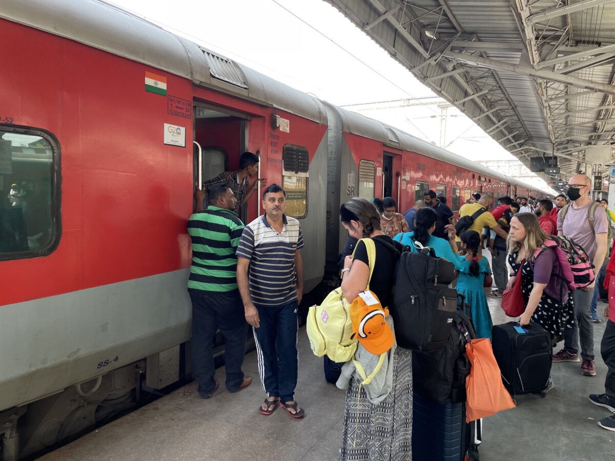 Kerala Express Review — Agra to Delhi in AC 2-Tier Sleeper Class