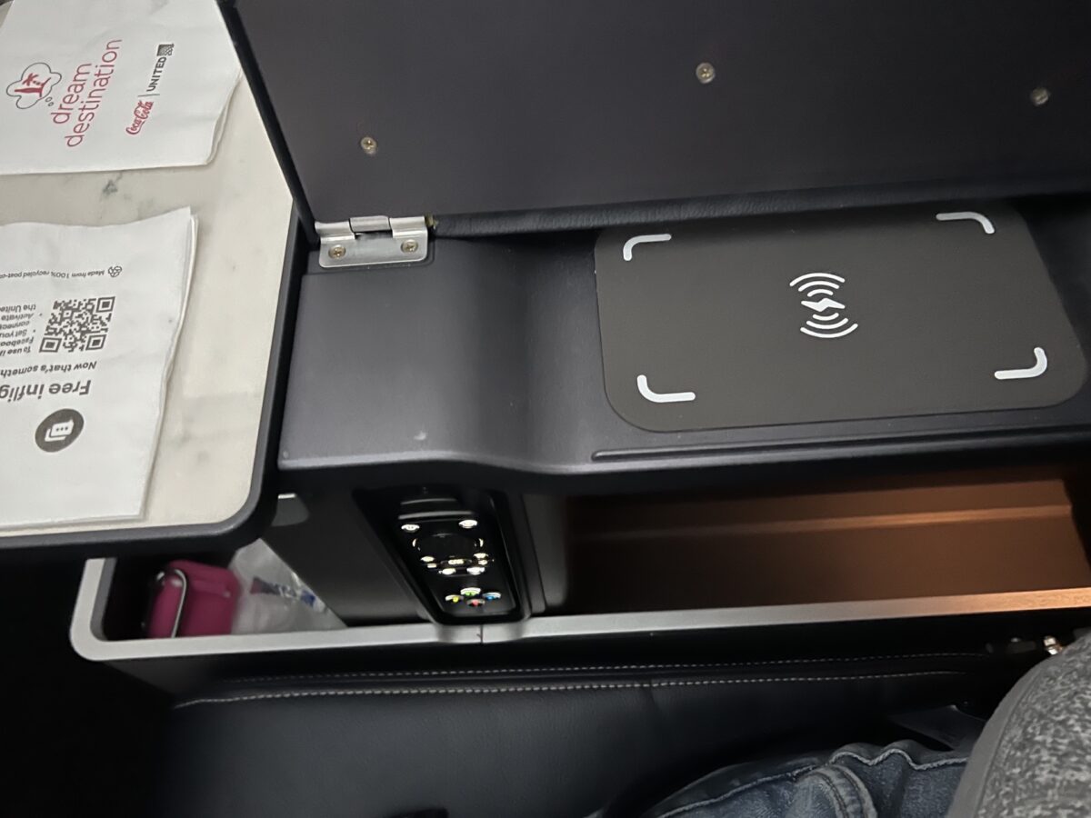 New United First Class Review — Chicago to NYC [2023]