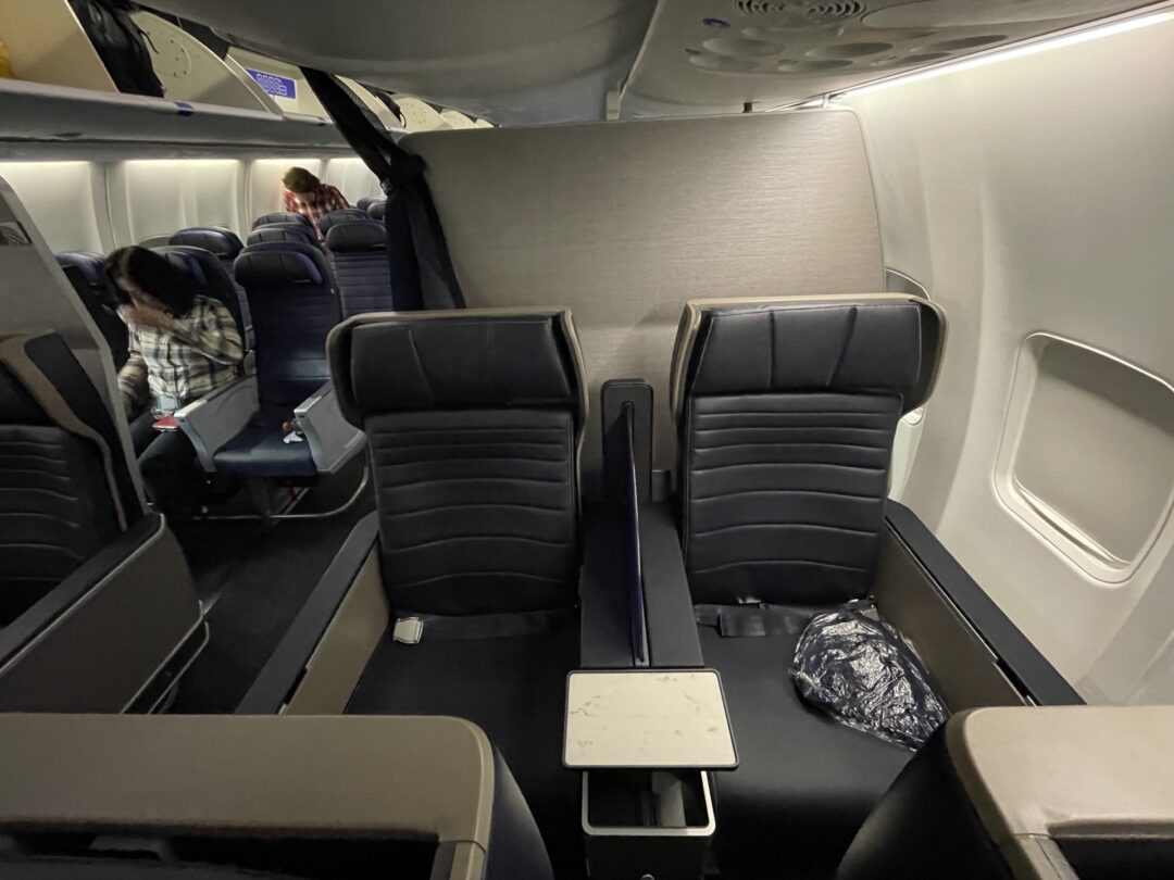 New United First Class Review — Chicago to NYC [2023]