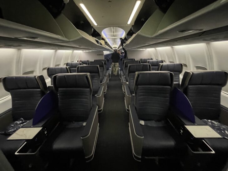 New United First Class Review — Chicago to NYC [2023]