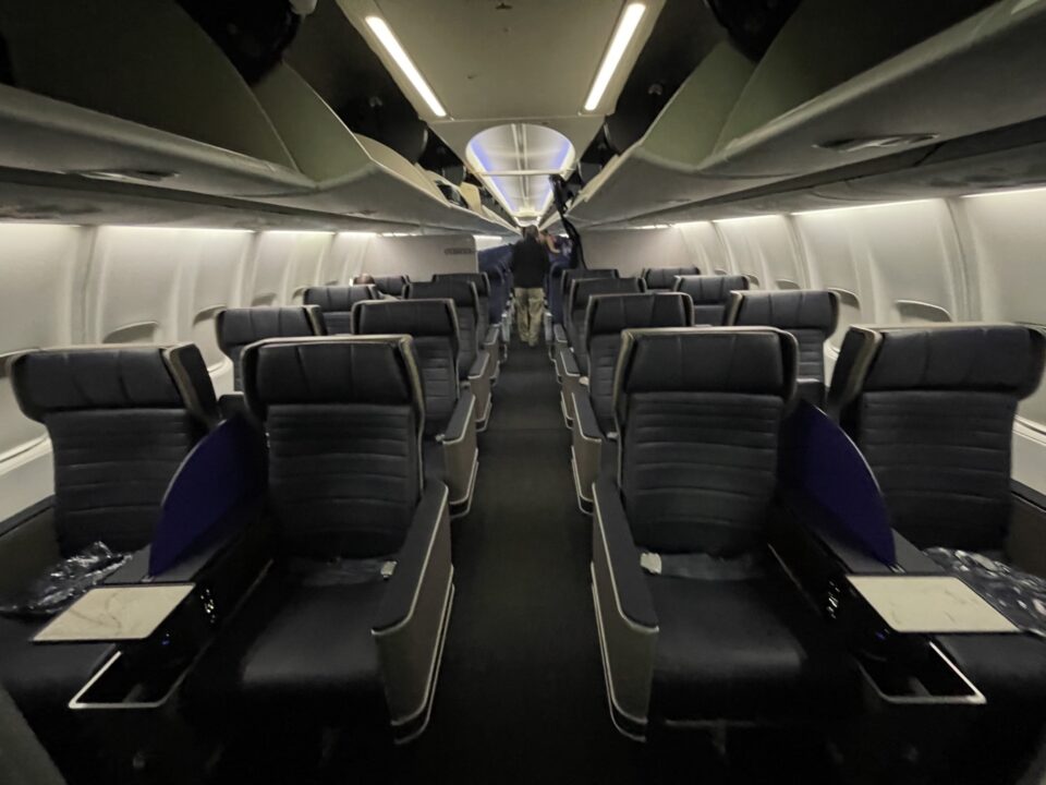 New United First Class Review — Chicago to NYC [2023]