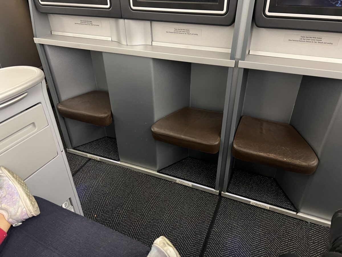 Flying United First Class in a 777 from MCO to ORD