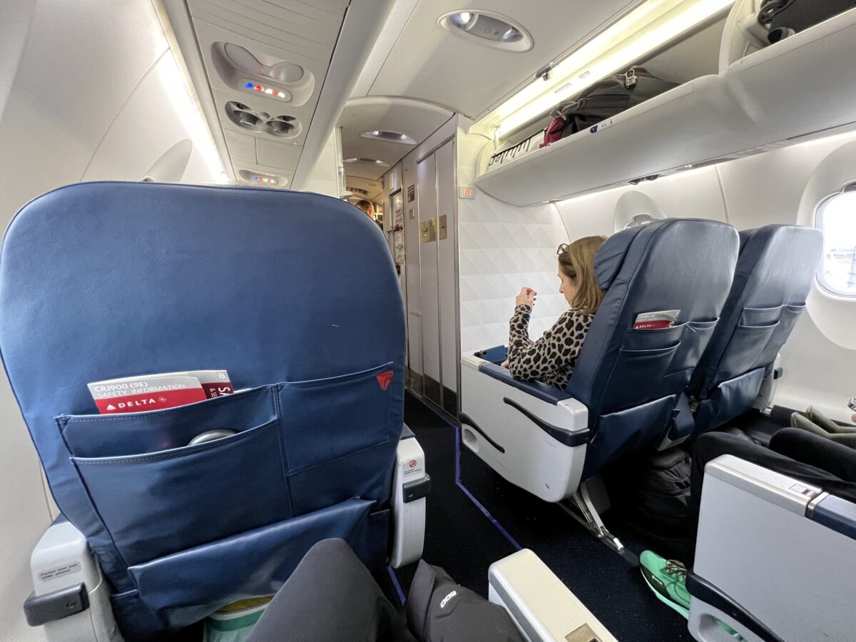 Delta First Class on a CRJ-900 — LGA to STL